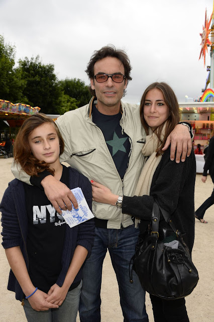 STAR PEOPLE CROWN: ALAIN DELON ,ANTHONY DELON WITH HER HIDDEN DAUGHTER ...