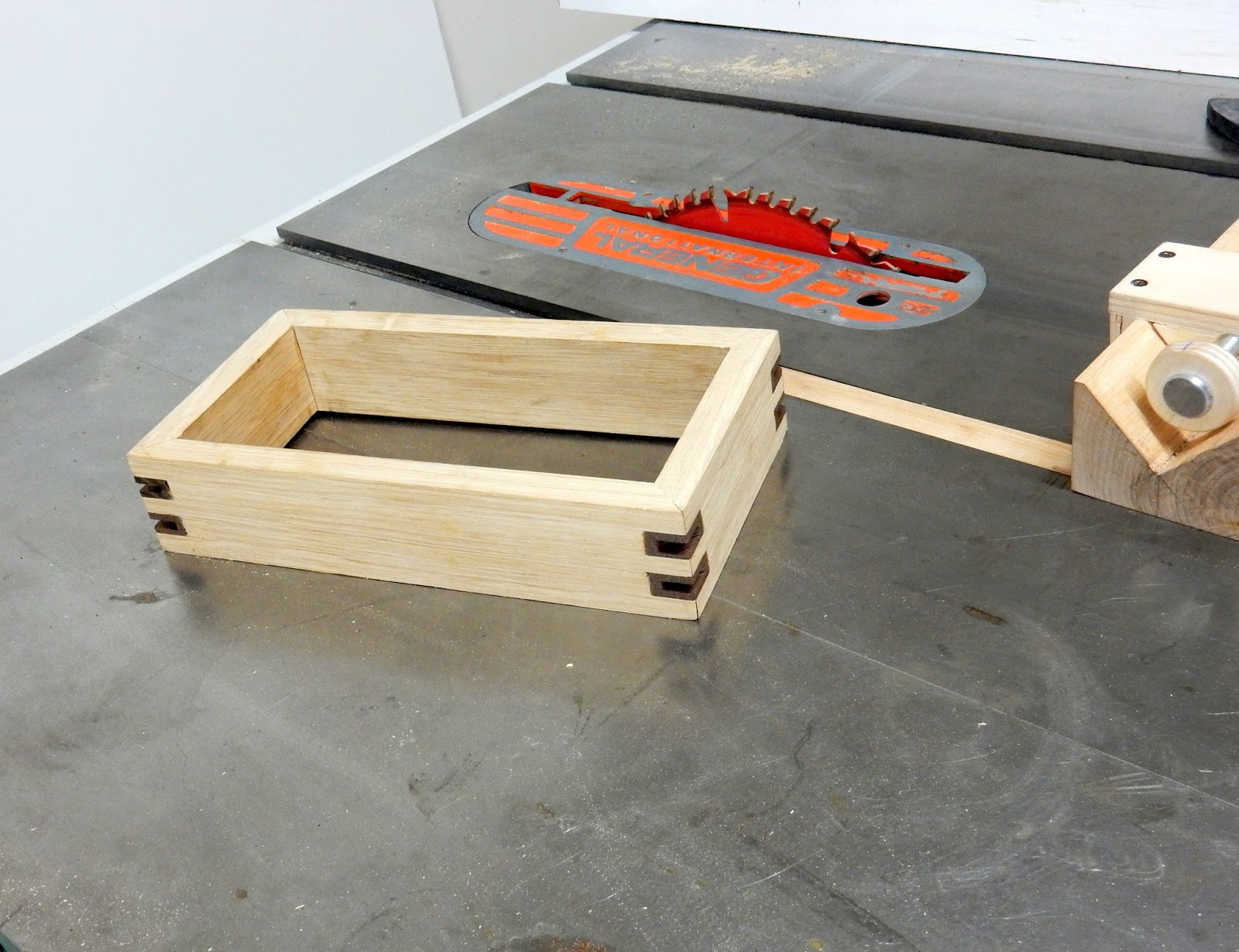Jax Design: Make a Simple Jig and Build Boxes with Decorative Splines