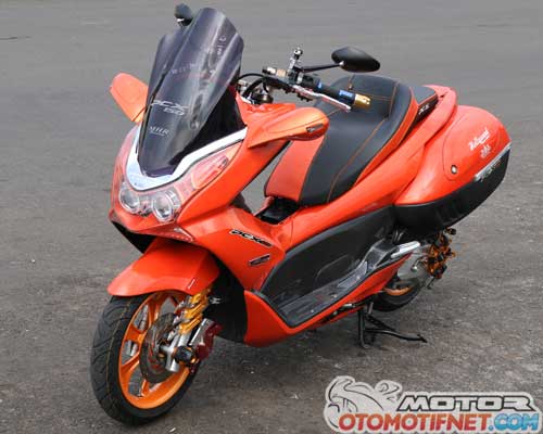 Foto Modifikasi Honda PCX 150 Orange Siap Touring