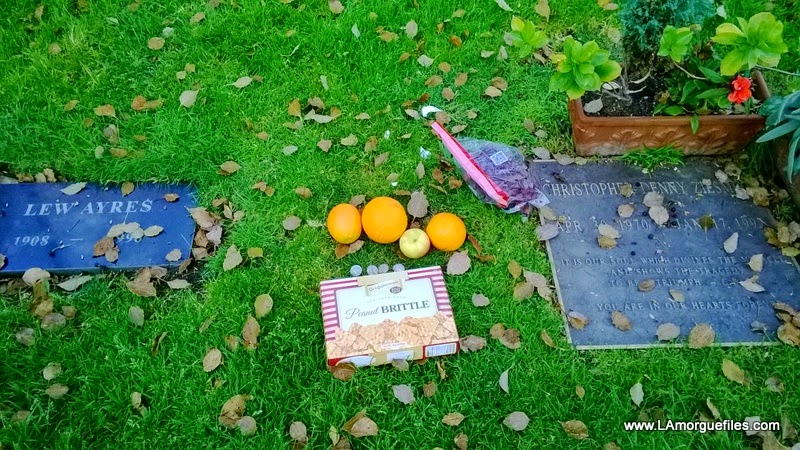 Los Angeles Morgue Files: Musician Frank Zappa's UNMARKED GRAVE 1993 ...