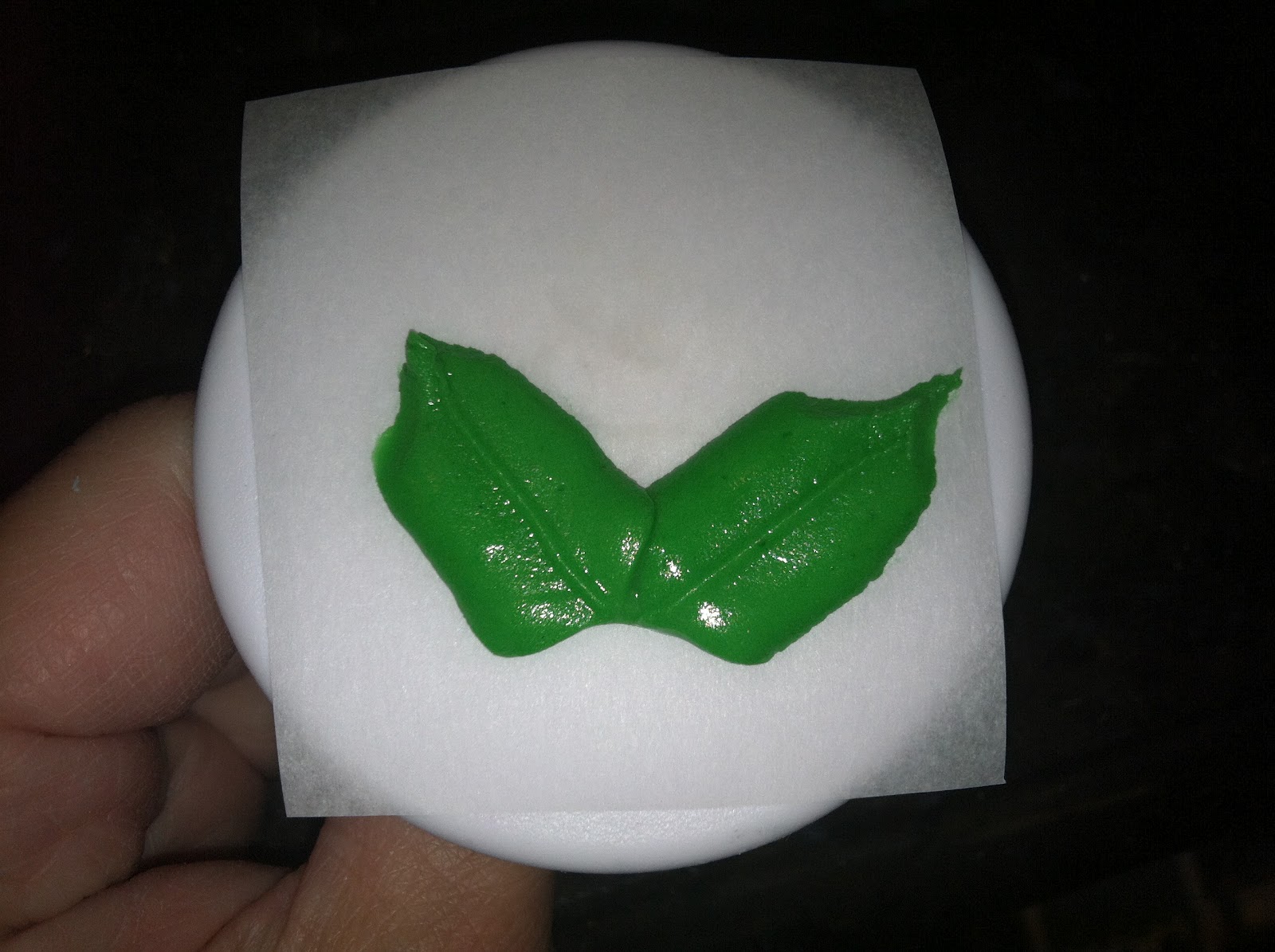 The Iced Queen: Royal Icing Maple Leaf