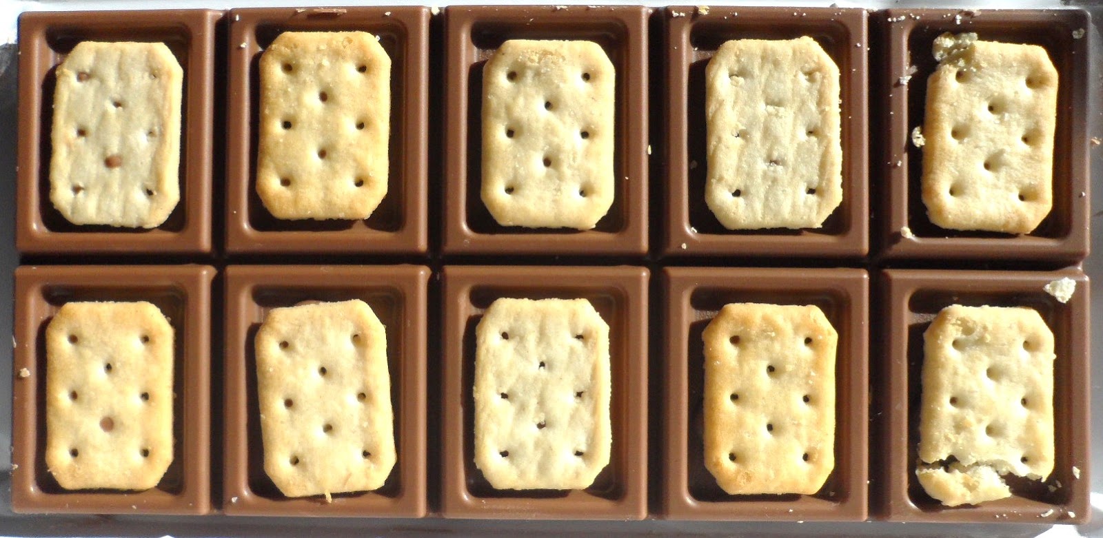 Josefine 21 Test Blog: Milka - Neu - Alpenmilch Schokolade & TUC Cracker