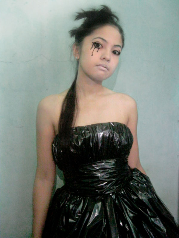 Real Bug + Trash bags = DIY Halloween Costume