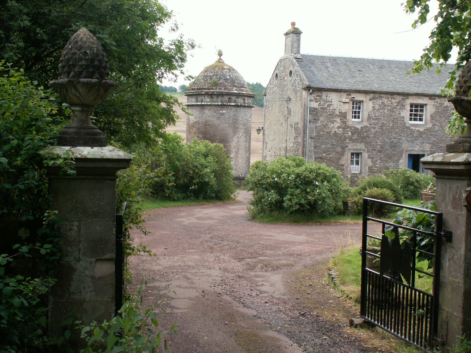 CUBO ET EXCUBO: Carmichael Estate