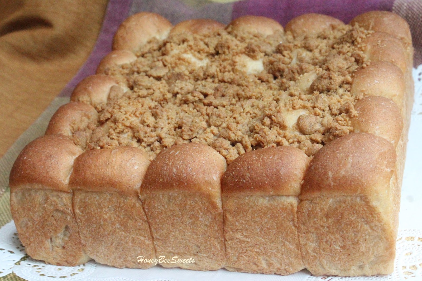 Honey Bee Sweets: Kinako Tofu Buns with Kinako Crumbles