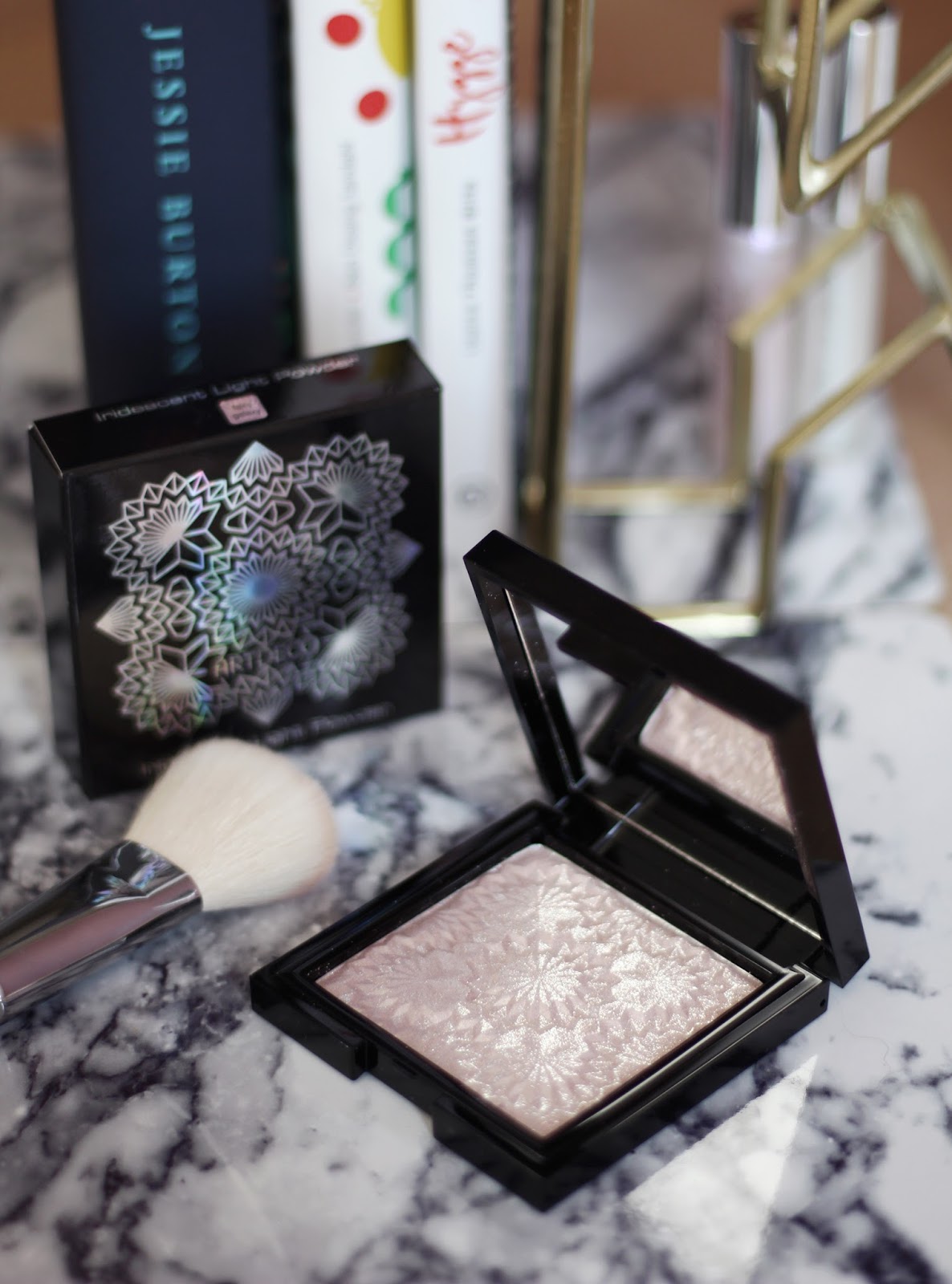 Artdeco Holo Glam: Unicorn lipgloss and holographic Highlighter ...