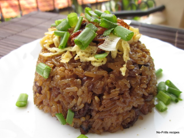 Steamed savoury glutinous rice ~ 'Loh Mai Fan'