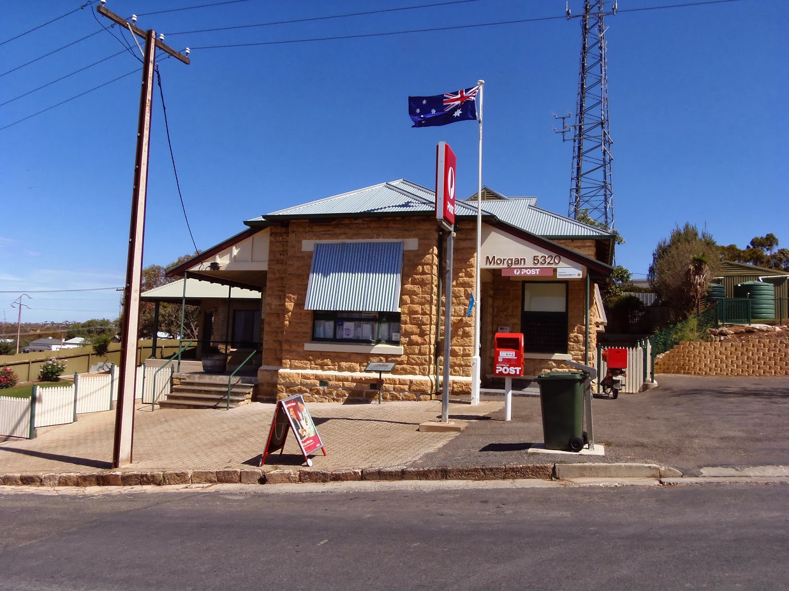 Solo Steve On The Road: MORGAN SA and the MURRAY RIVER