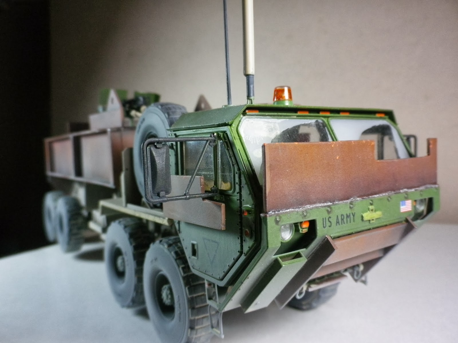 1/35 M977 HEMTT GUN TRUCK ITALERI TERMINADO