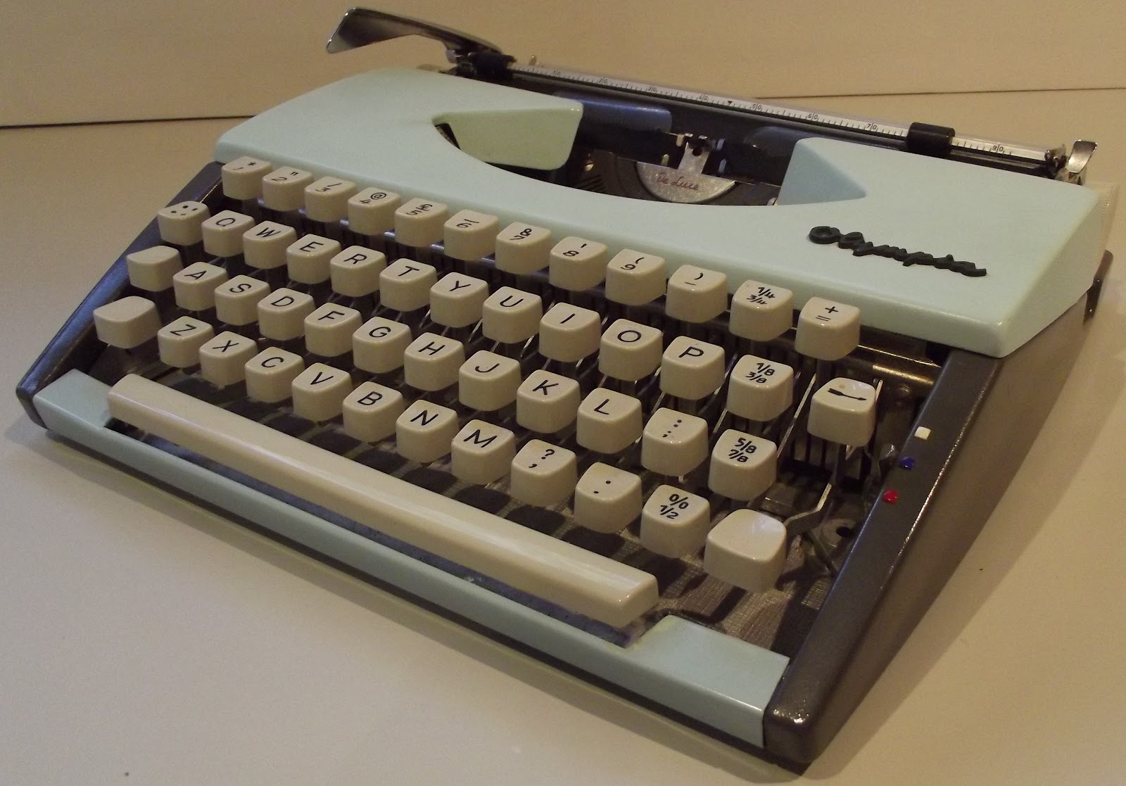 oz.Typewriter: 100 Typewriters for Exhibition oz.Typewriter: 100 Typewriters for Exhibition