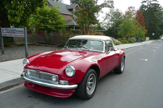 OLD PARKED CARS.: 1970 MG MGB custom...V8?