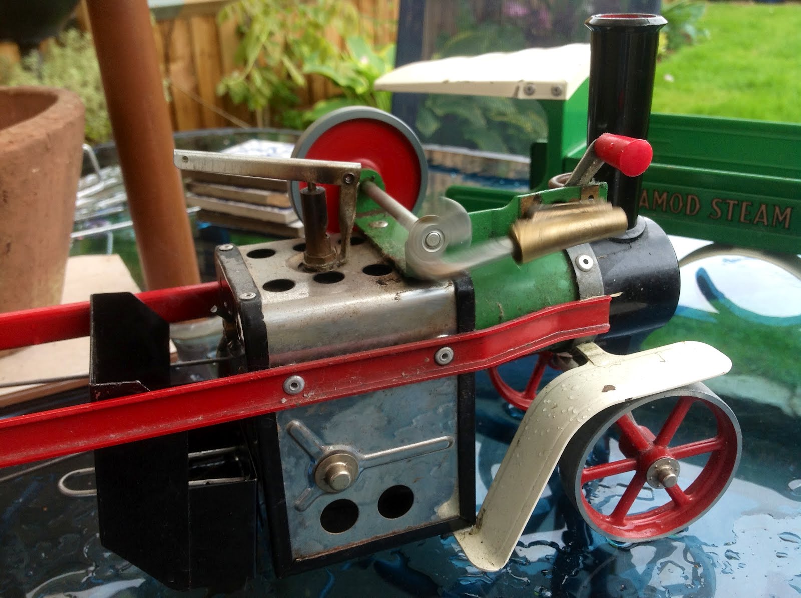 How to Steam Up a Mamod Steam Engine