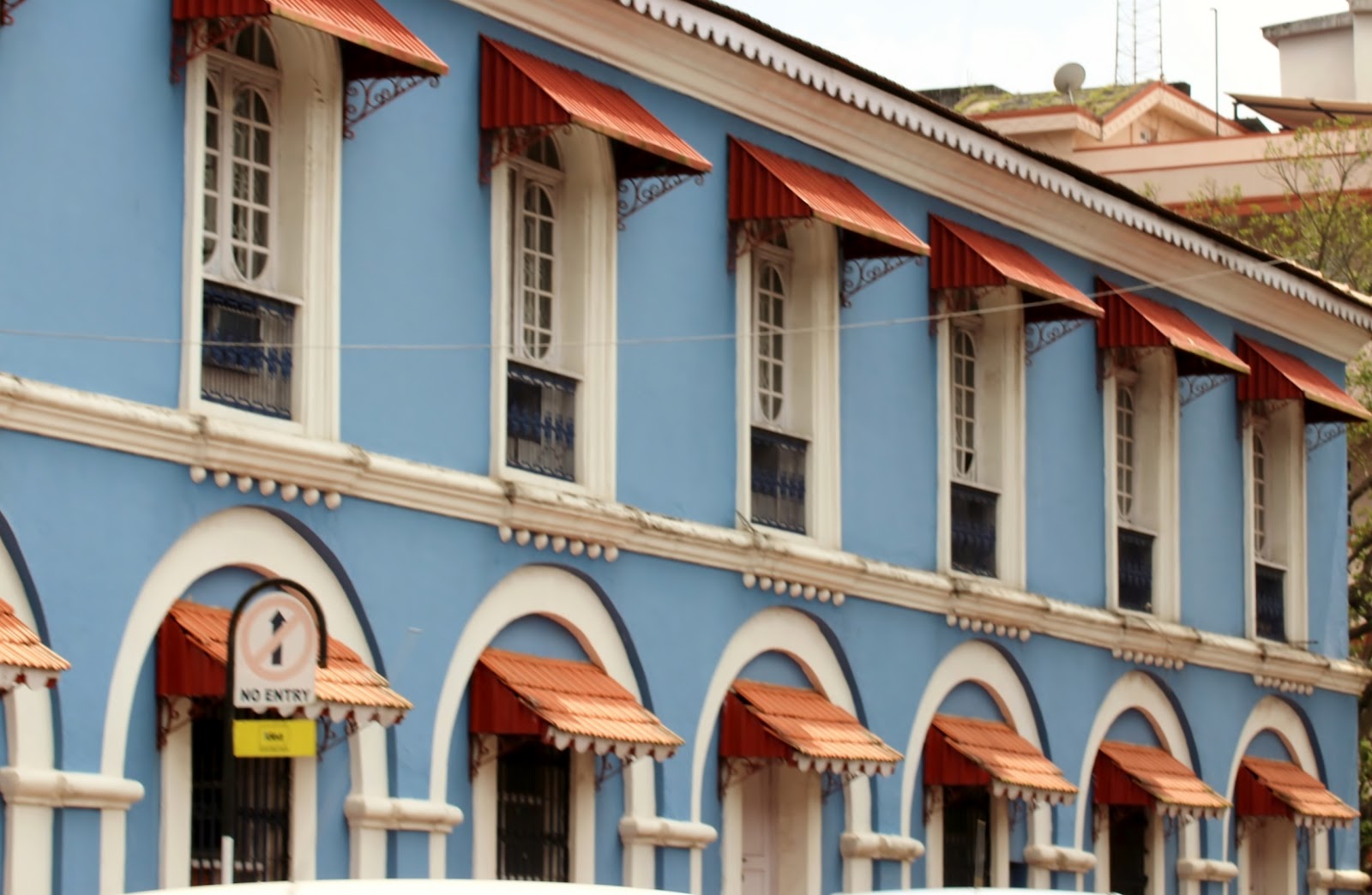 DEcorama : Beautiful Goa - Churches, colourful buildings, restaurants decor