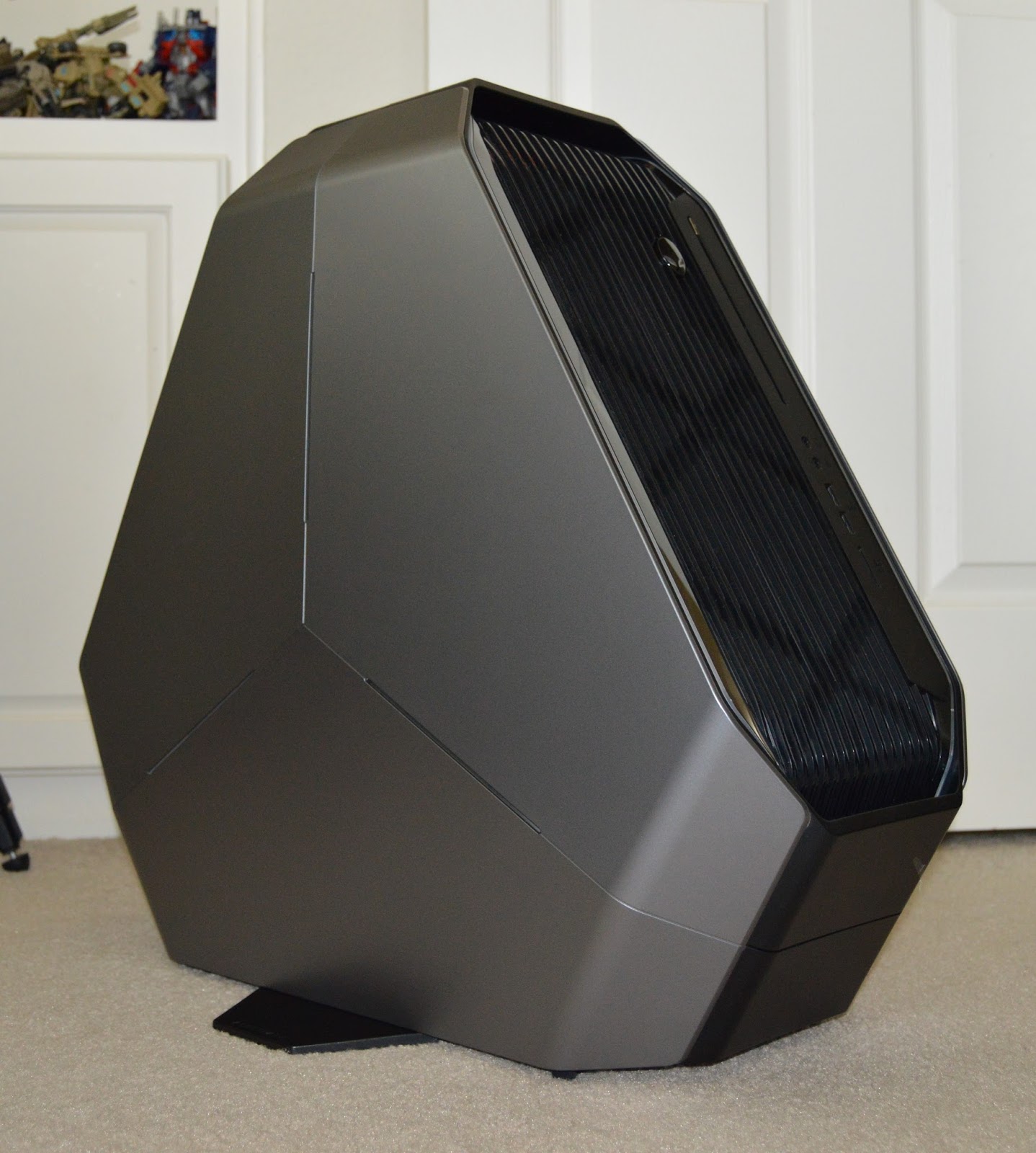 StudioYale: The Beast Has Arrived: Alienware Area 51 R2