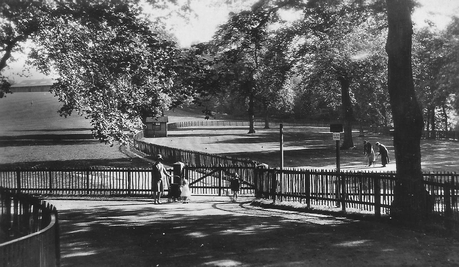 Tour Scotland: Old Photograph Linn Park Glasgow Scotland