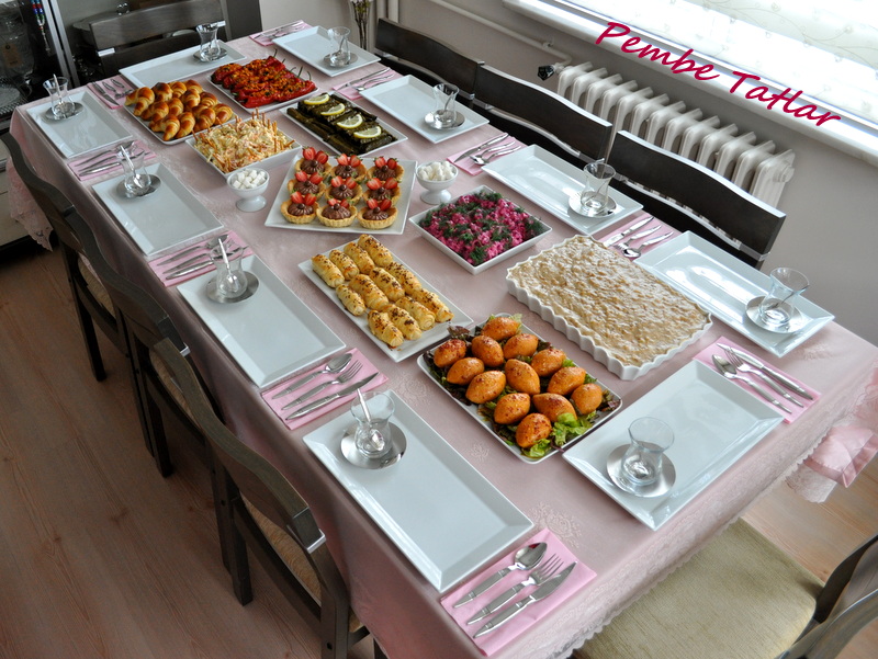 Pembe Tatlar: Arkadaşlarım Çay Keyfi :)