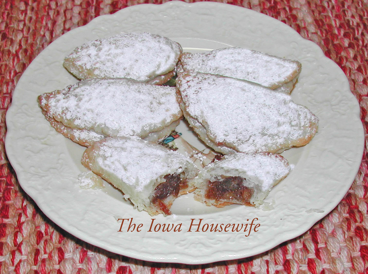 The Iowa Housewife: Date Moon Pastries