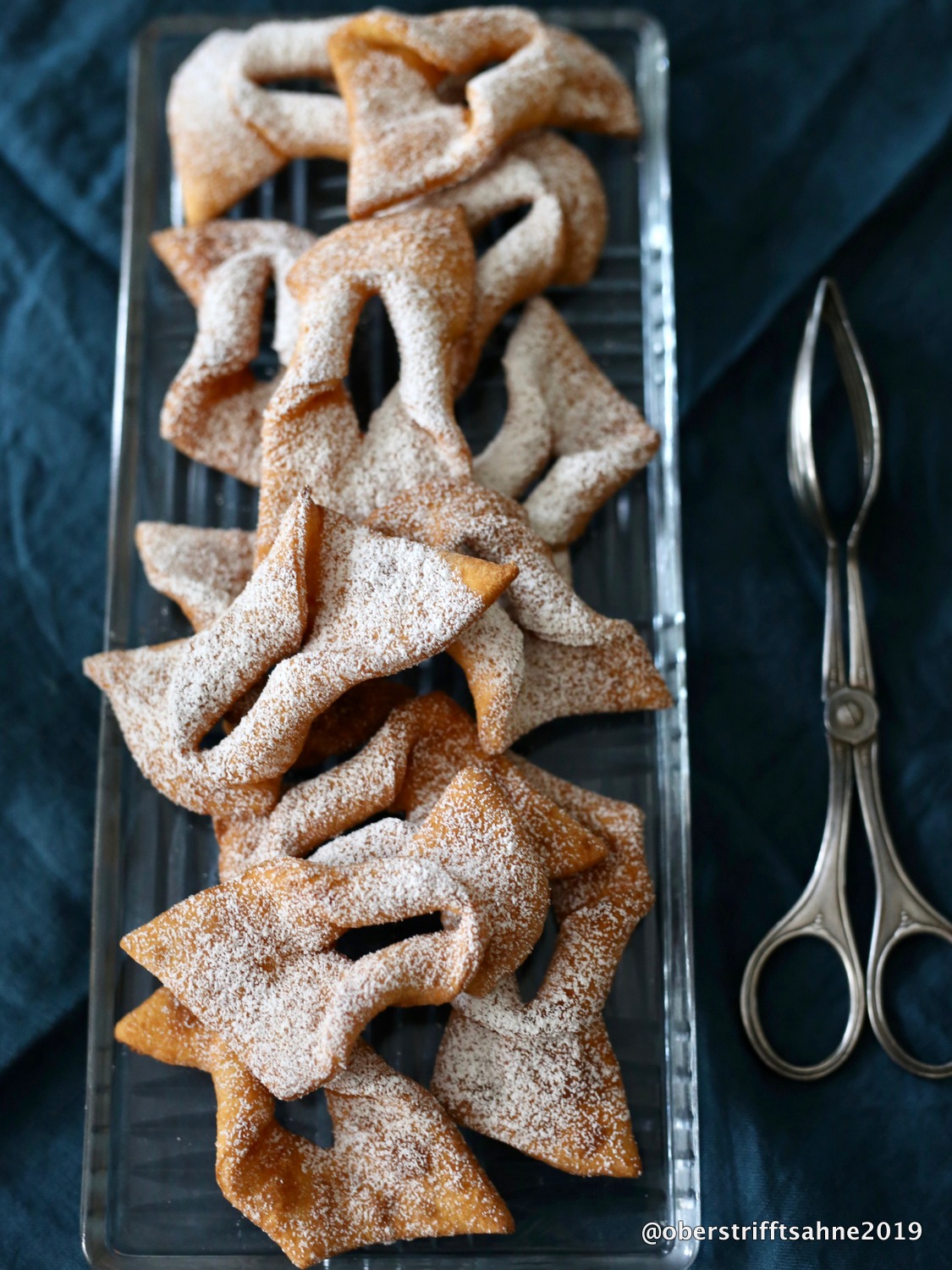 Für mich närrisch genug: Schmalzgebäck zum Rosenmontag, heute Faworki ...