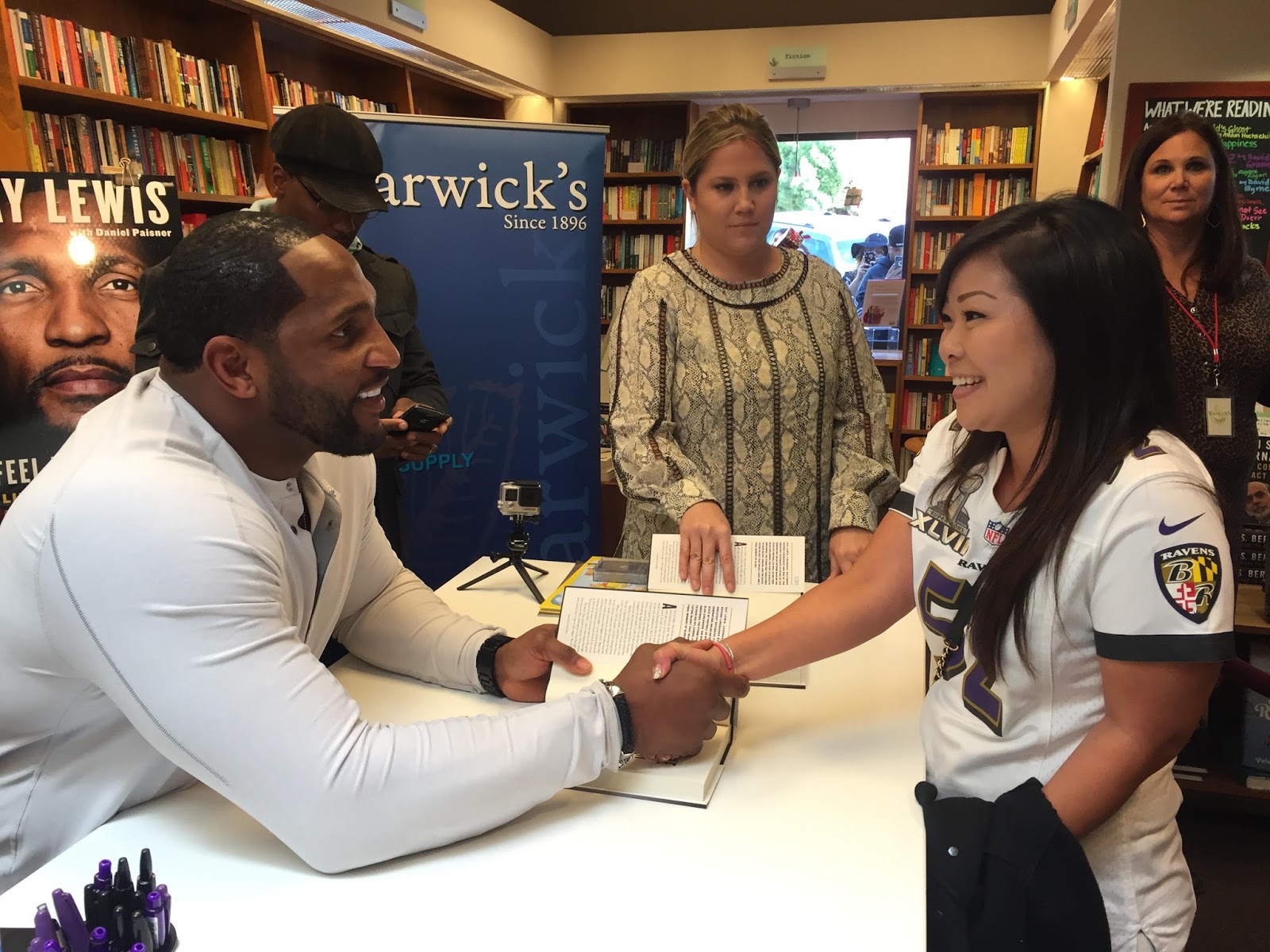 Mid-Pacific Institute's Class of 2001 Alumni Page : May 2016