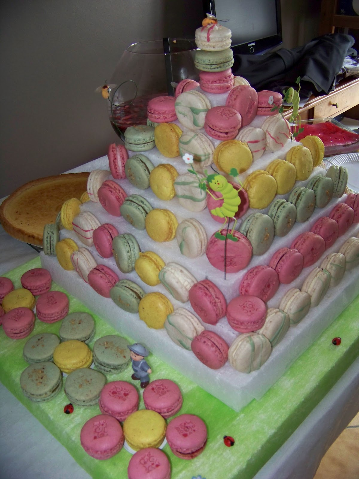 mon petit monde a moi: Pièce montée en macarons