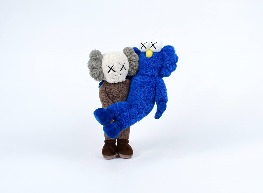 一同見證 KAWS 新作「SEEING / WATCHING」的誕生，以及些不容錯過的紀念商品！ - STREET SENSE