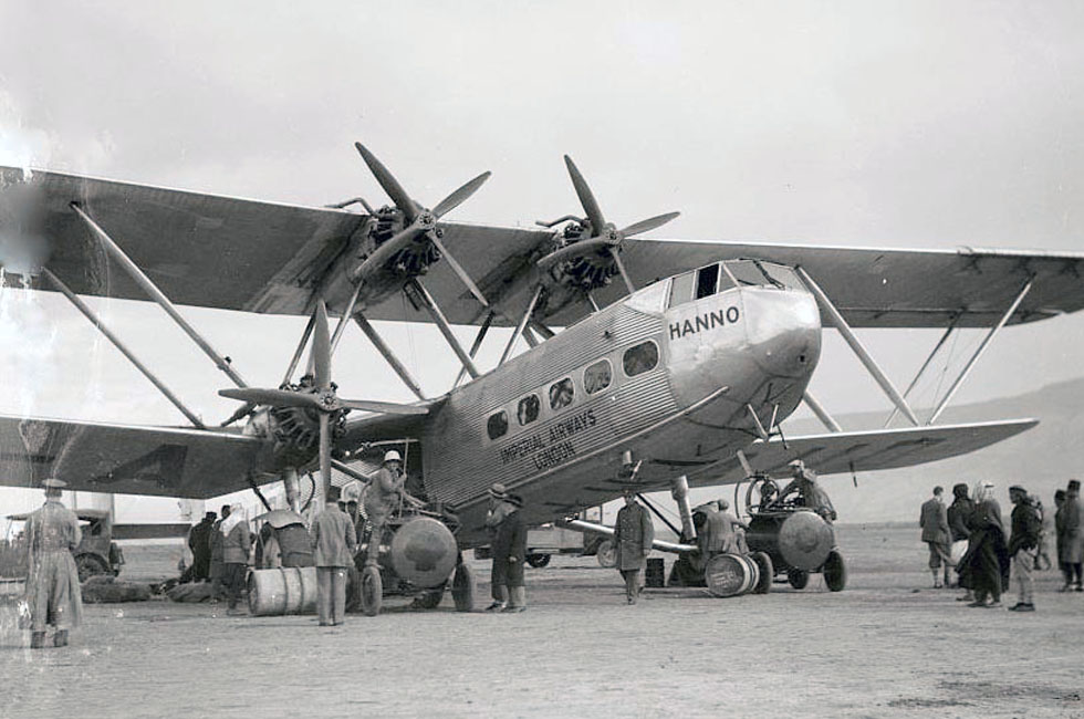 nhungdoicanh: Handley Page HP-42