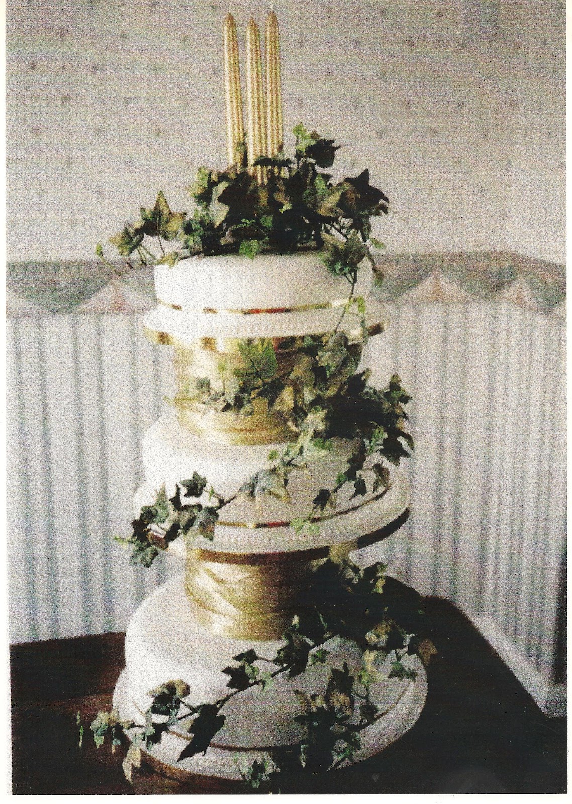 Crafty Cakes and Cards: March 2012