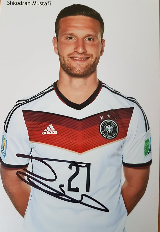 James Autographs: #279 Shkodran Mustafi