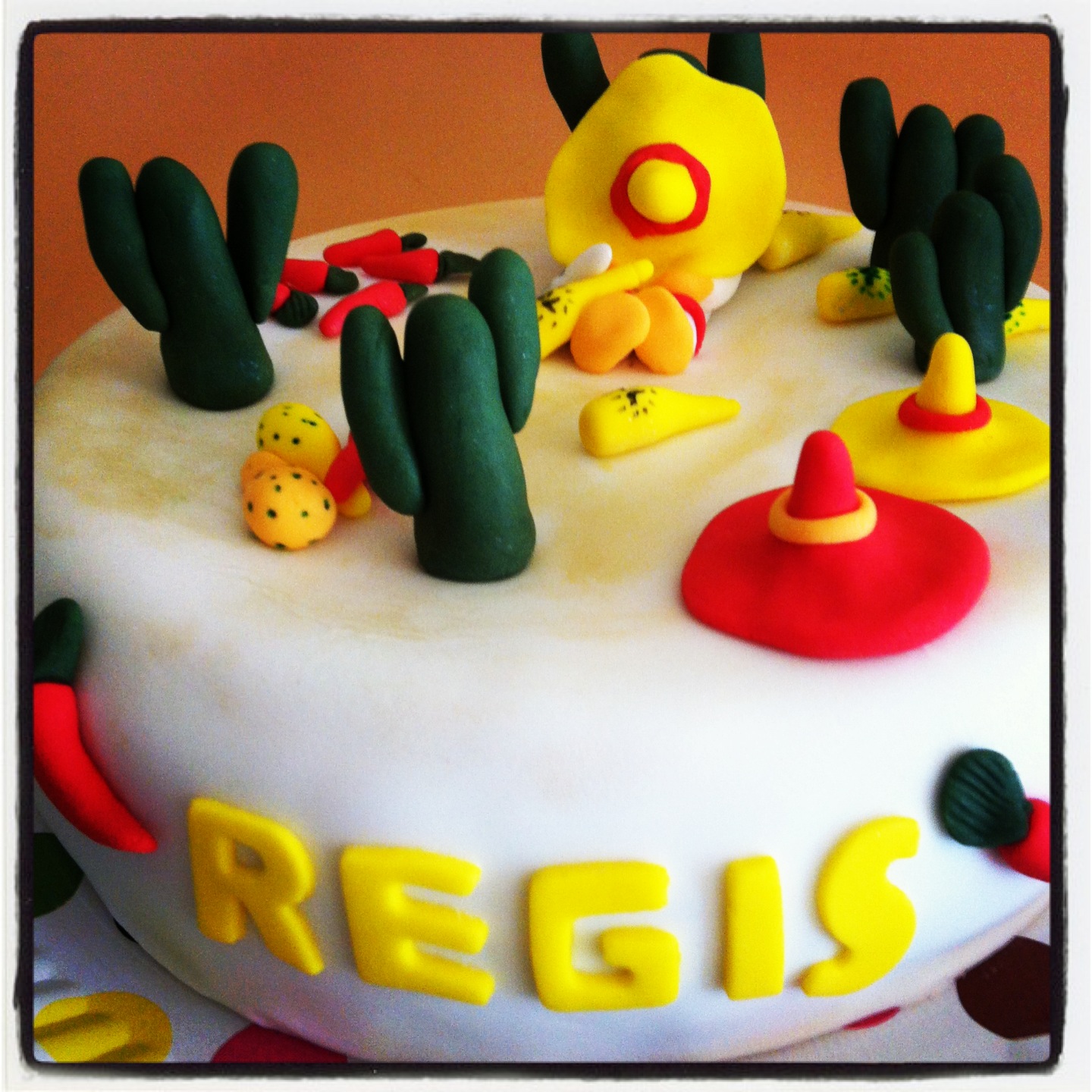 Candy e Cia confeitaria. Bolos, doces, cupcakes, bolachas.: Bolo ...