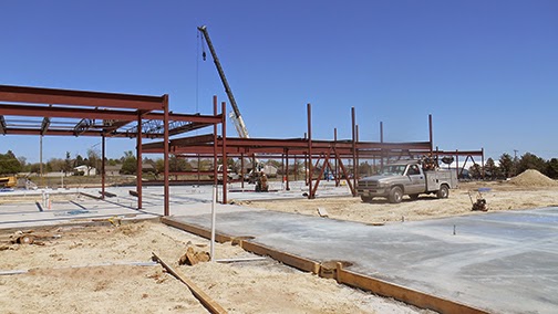 Circle USD 375: Slab & Steel
