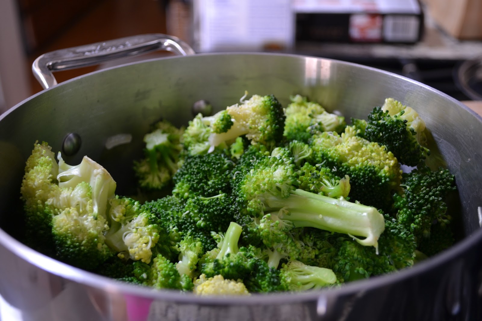 Hardly Housewives: Low Fat Broccoli Cheese Soup