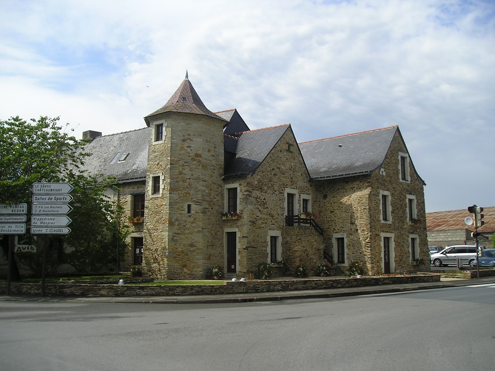 French Vocabulary Illustrated: bâtisse