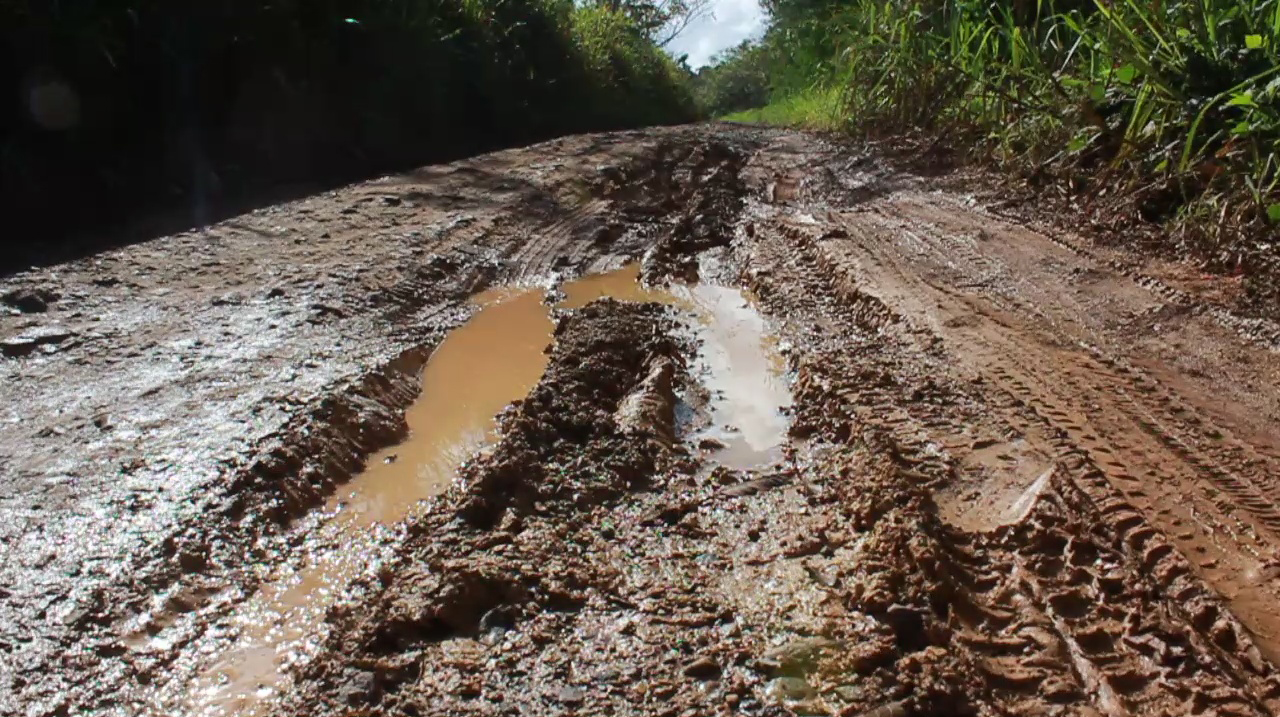 Mal estado de las calles en cevicos - Noticias Cotuí, RD.