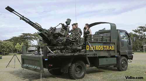 DEFENSE STUDIES: TNI-AD Tarik Seluruh Meriam Giant Bow