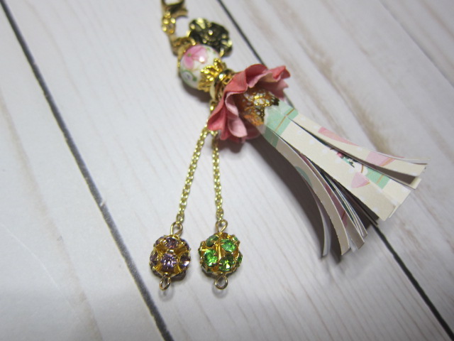 Natasha'ScrapbooKorner: Paper Tassel Charm Tutorial