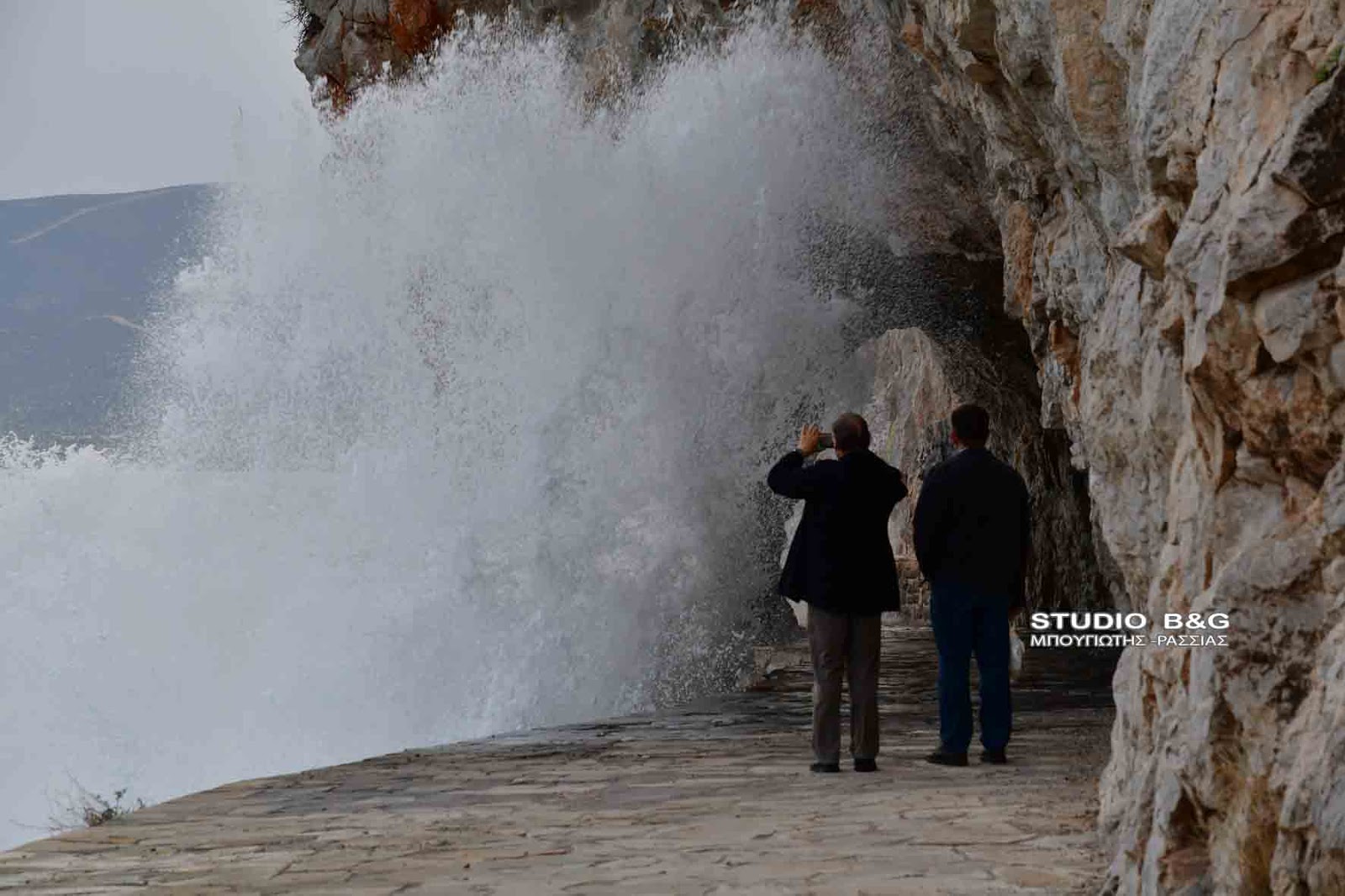 Φωτογραφία: ΝΑΥΠΛΙΟ: ΘΥΕΛΛΩΔΕΙΣ ΑΝΕΜΟΙ ΚΑΙ ΣΚΟΝΗ ΑΠΟ ΤΗΝ ΑΦΡΙΚΗ.