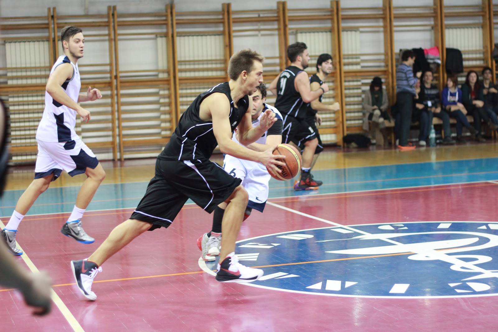 CAMPIONATUL UNIVERSITAR DE BASCHET: POZE