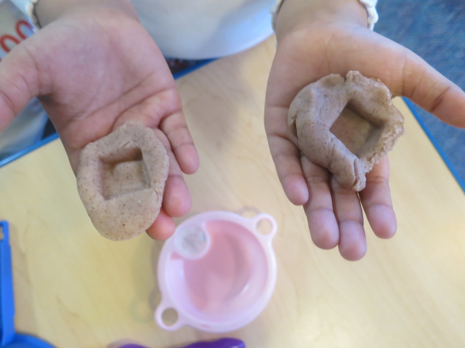 WonderWorks Outreach: playdough + blocks : library makers