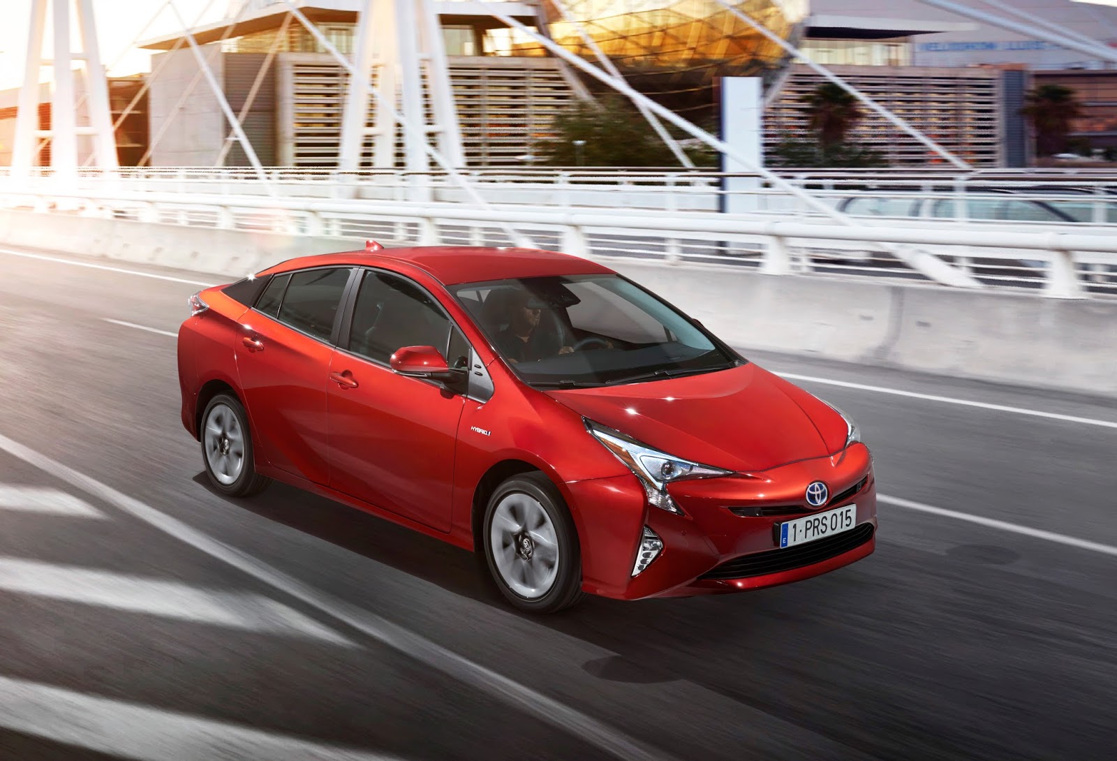 Toyota unveils Prius hybrid with 10% better fuel efficiency [VIDEO ...