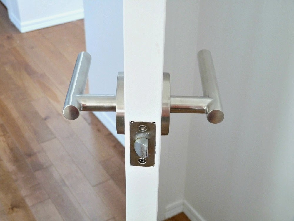Mid-Century Modern Inspired Interior Door Levers | Dans le Lakehouse