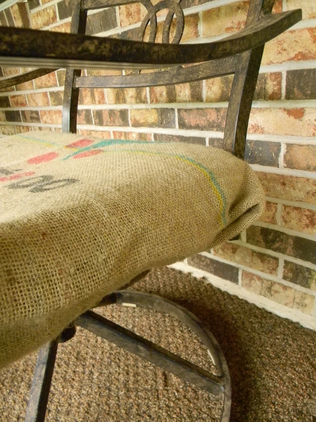 Artistic Endeavors 101: Easy No Sew Burlap Cushion Covers