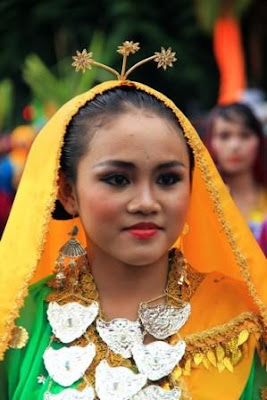 Kain dan Sarung Menjadi Baju Adat Khas Sumbawa ~ Suku Samawa