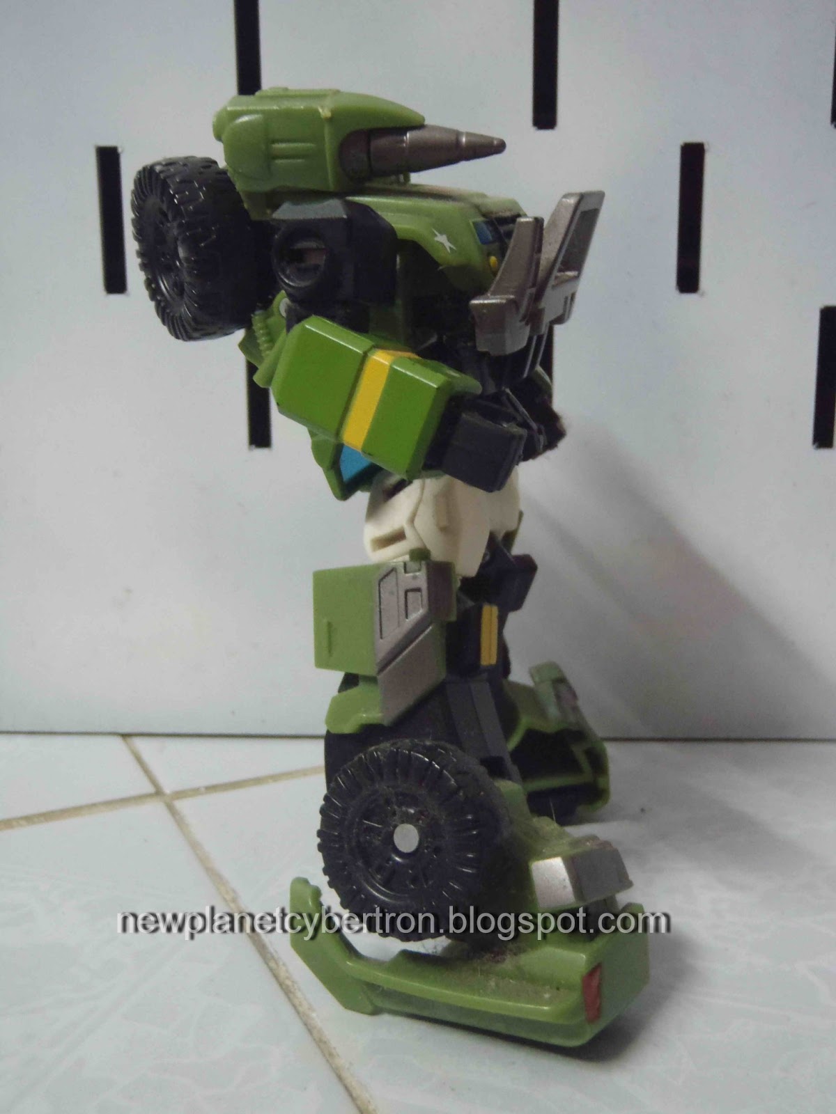 New Planet Cybertron: Transformers Review: Hound (Classic Deluxe)