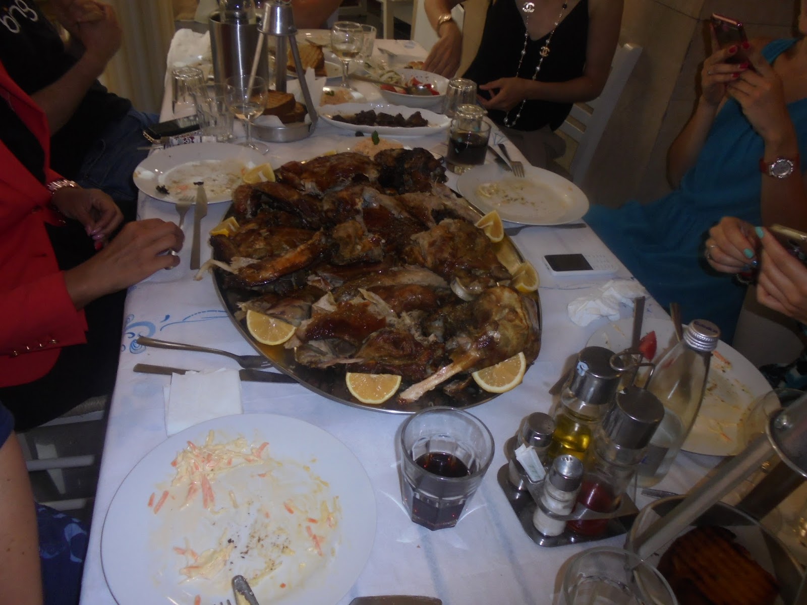 ANGELIKI`S GREEK TAVERNA. BG: ΕΛΛΗΝΙΚΟ ΤΡΑΠΕΖΙ ΜΕ ΚΑΛΟΥΣ ΦΙΛΟΥΣ ΤΟ ΜΑΚΗ ...