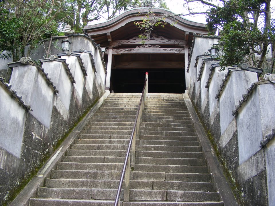 Gypsy Japan - ジプシー日本: Hiwasa, the Sun Line and the Bad Luck Temple