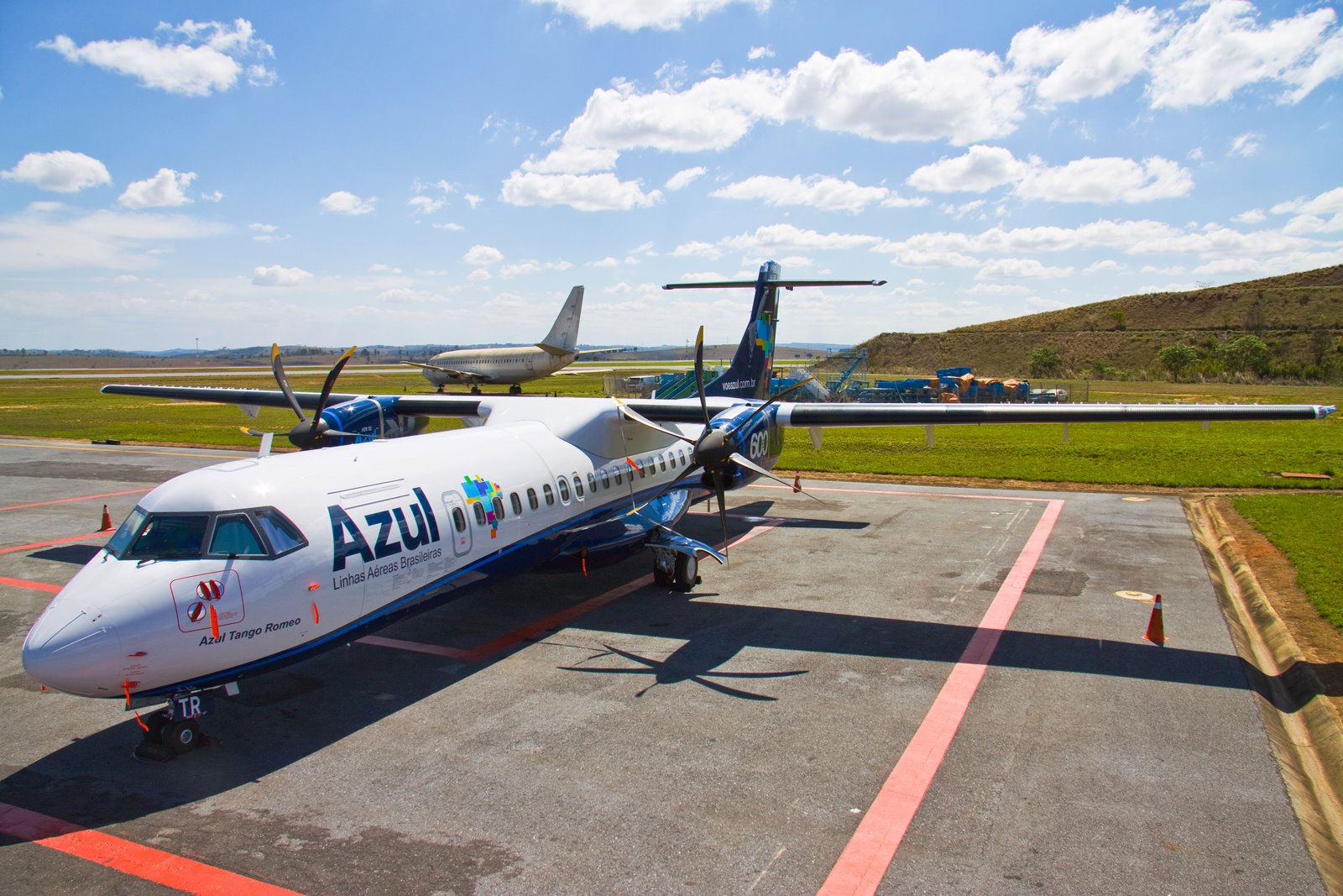 AEROSPACEBRASIL: Chega ao Brasil o primeiro ATR 72-600 da Azul Linhas ...