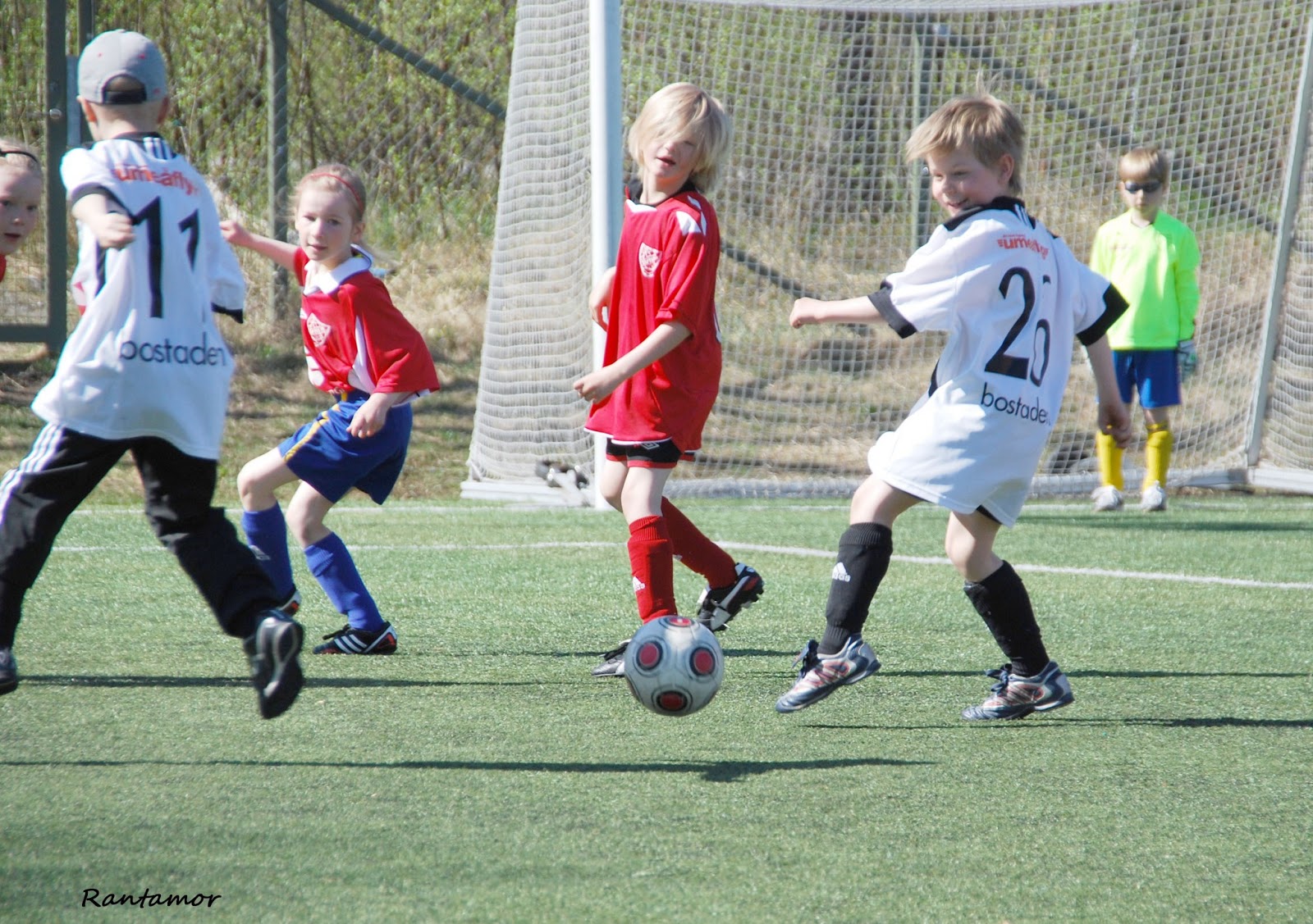 På Näthinnan: Colins första fotbollsmatch.