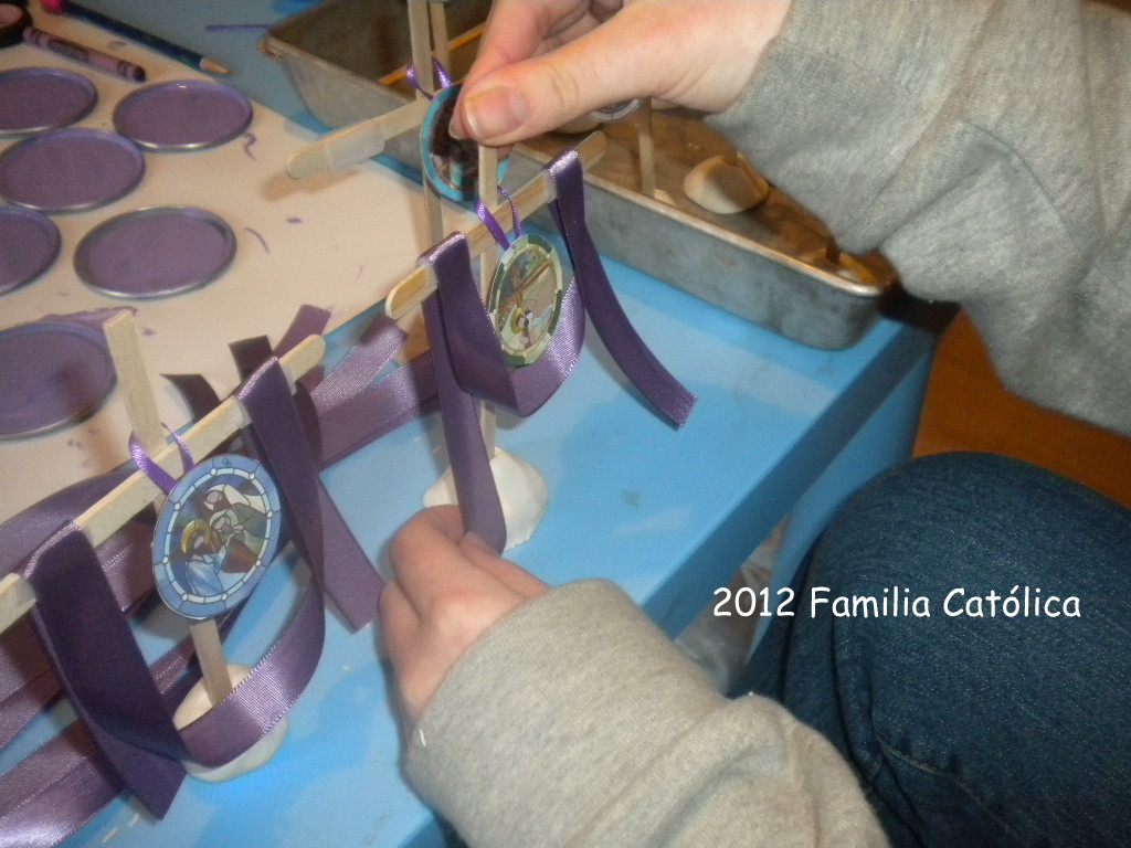 Familia Católica: Manualidad: Estaciones de la Cruz con listones