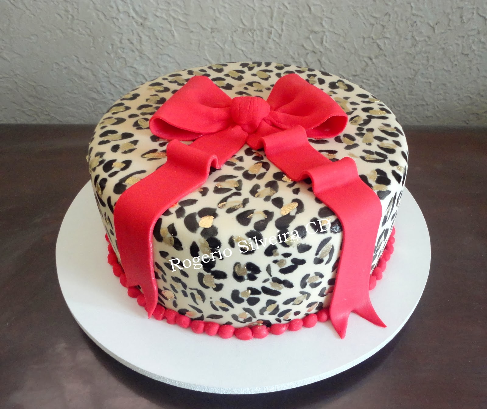 Rogerio Cake Designer: Bolo Oncinha Laço Vermelho