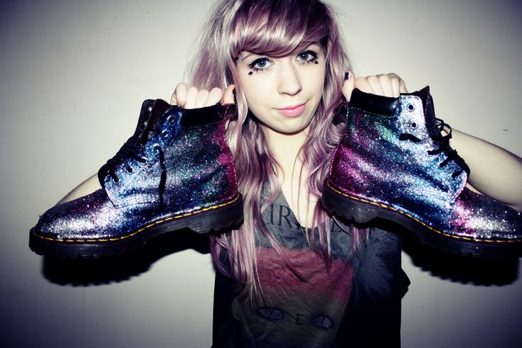 KAYLA HADLINGTON - UK Fashion Blog: DIY GLITTER DR MARTENS